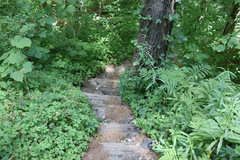 Appalachian Trail Trailhead - Lake Buel Road in Great Barrington, MA ...